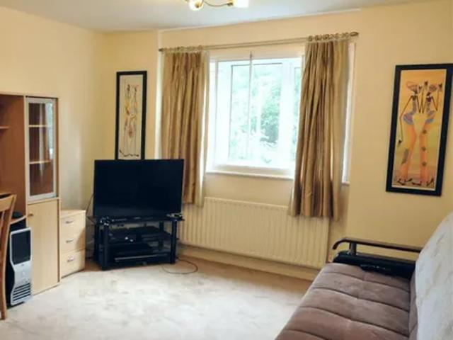 Davey Close, Bowes Park, London, N13 4EX, United Kingdom | 2 bed apartment for rent #3924788 | Rentberry