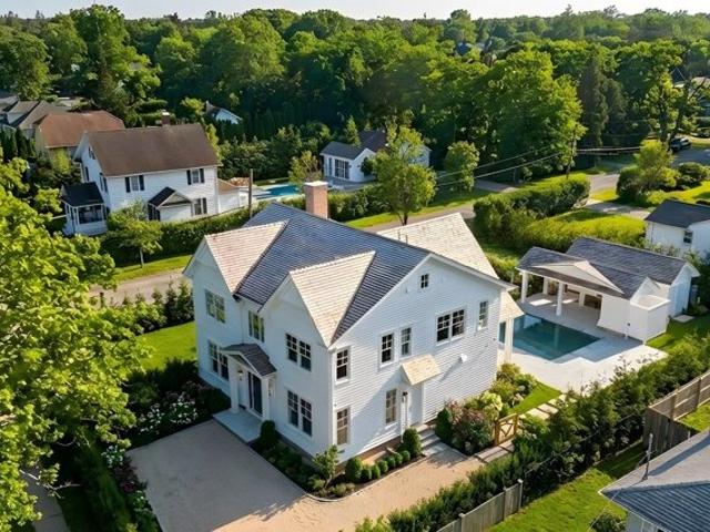 David Whites Ln, Southampton, Home For Sale