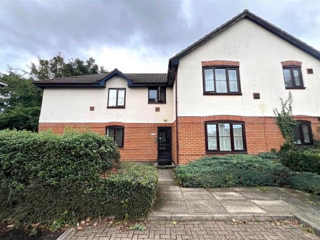 David Close, Harlington UB3, Studio to rent, £1,100 pcm | PrimeLocation