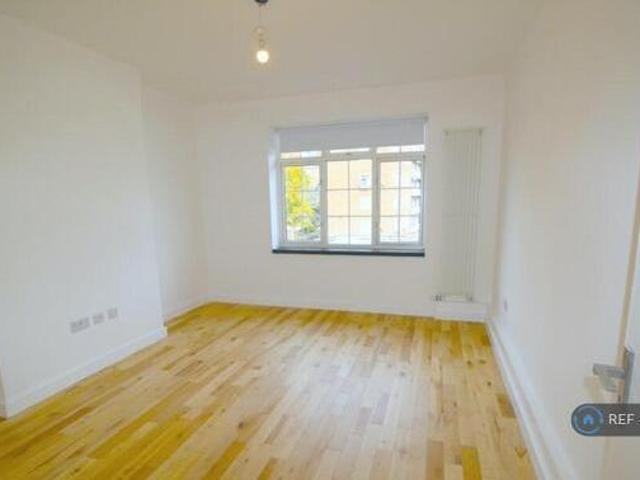 Davidson Gardens, London, 3 Bedroom Flat