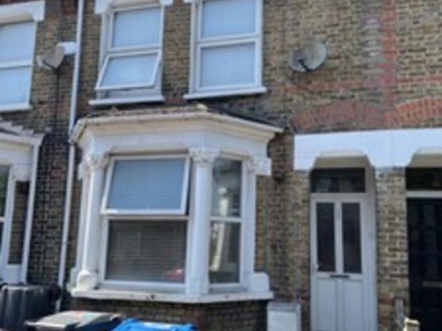 Davidson Rd, Croydon CR0, Room to rent, £800 pcm | PrimeLocation