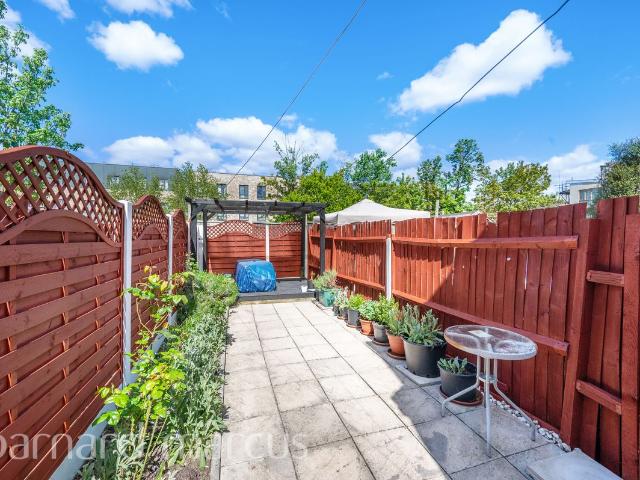 Davidson Road, Croydon CR0, 3 bed maisonette to rent, £2,000 pcm | PrimeLocation
