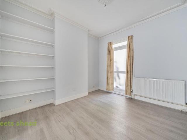 Davidson Road, Croydon, CR0 3 bed end of terrace house to rent £2,150 pcm £496 pw