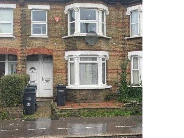 Davidson Road, Croydon, Surrey, CR0 2 bed maisonette to rent £1,550 pcm £358 pw