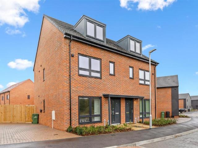 Davidson Road, Dartford DA2 3 bed semi detached house to rent £2,375 pcm £548 pw