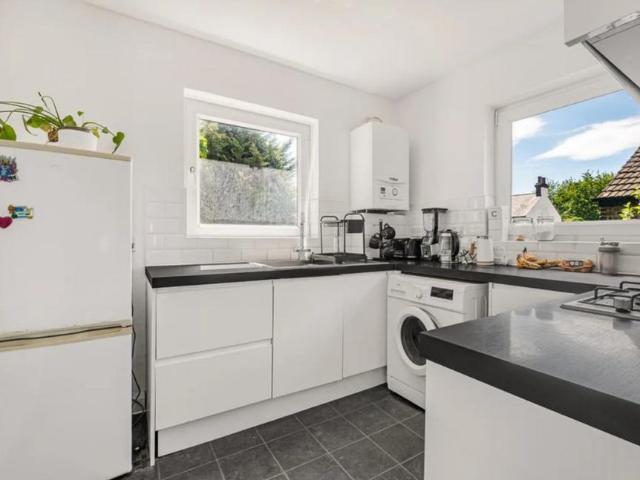 Davidson Road, Selhurst 2 bed flat to rent £1,750 pcm £404 pw