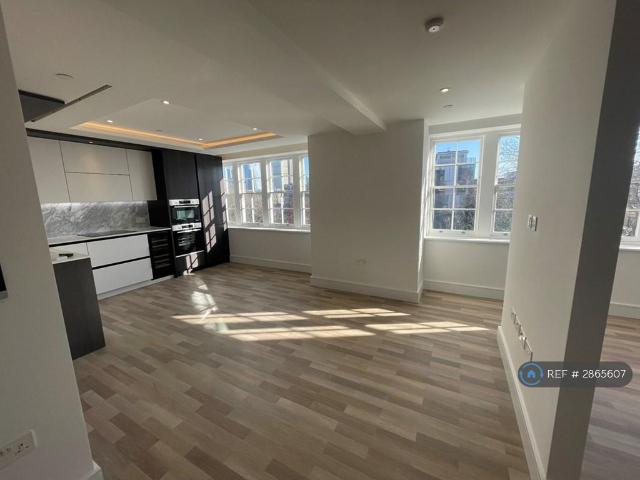 Davies House, London, SE1 1 bed flat to rent £2,650 pcm £612 pw