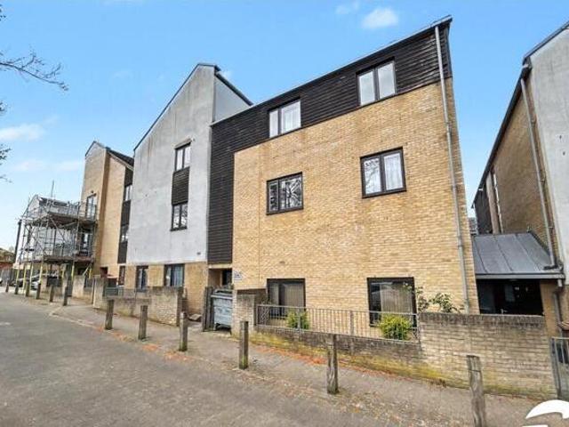 Davis Way, Sidcup, 2 Bedroom Flat