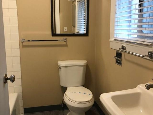 Davis Apartments Studio Apartment for Rent at 2131 Nw Davis St, Portland, OR 97210 Northwest District