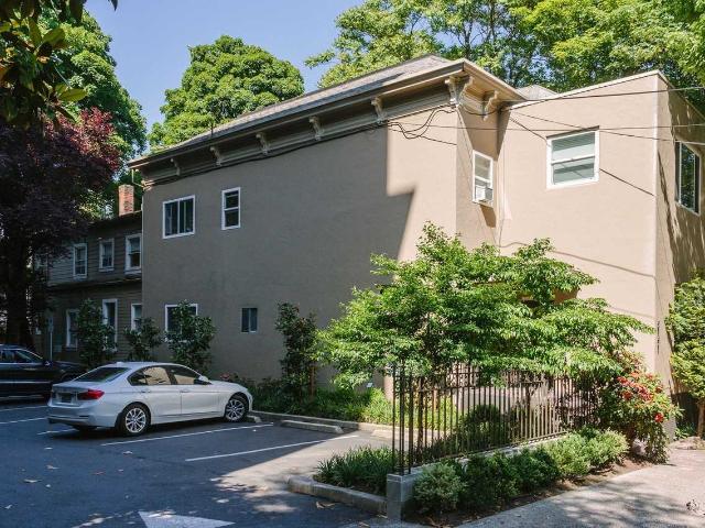 Davis Apartments Studio Apartment for Rent at 2131 Nw Davis St, Portland, OR 97210 Northwest District
