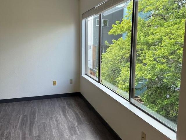 Davis Apartments 2 Bedroom Apartment for Rent at 3019 3rd Ave W, Seattle, WA 98119 North Queen Anne