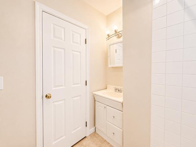 Davis Place Apartments 2 Bedroom Apartment for Rent at 842 Davis Pl S, Seattle, WA 98144 Atlantic