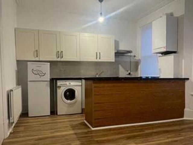 Davisville Road, London, 2 Bedroom Flat