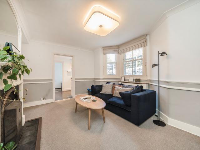 Davisville Road, W12, London