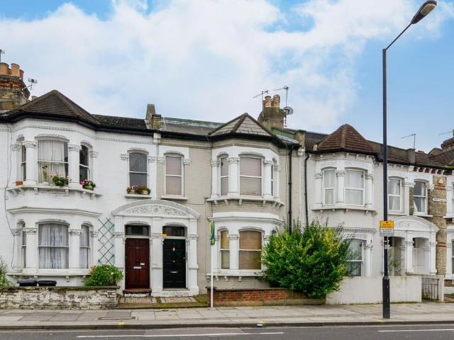 Dawes Road, Fulham Broadway, London, SW6 Studio to rent £1,950 pcm £450 pw
