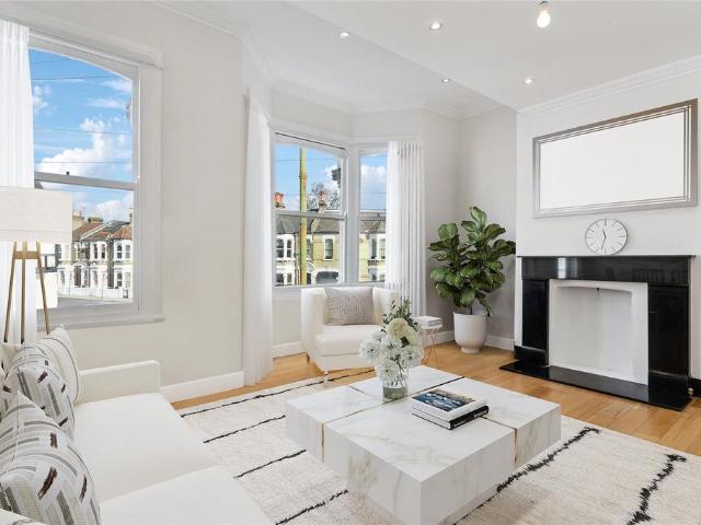 Dawes Road, Fulham, London, SW6 2 bed duplex to rent £3,250 pcm £750 pw