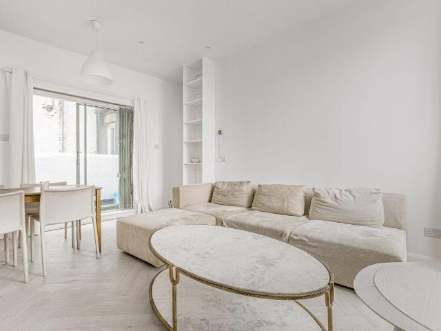 Dawes Road, Fulham SW6, 2 bed flat to rent, £2,500 pcm | PrimeLocation