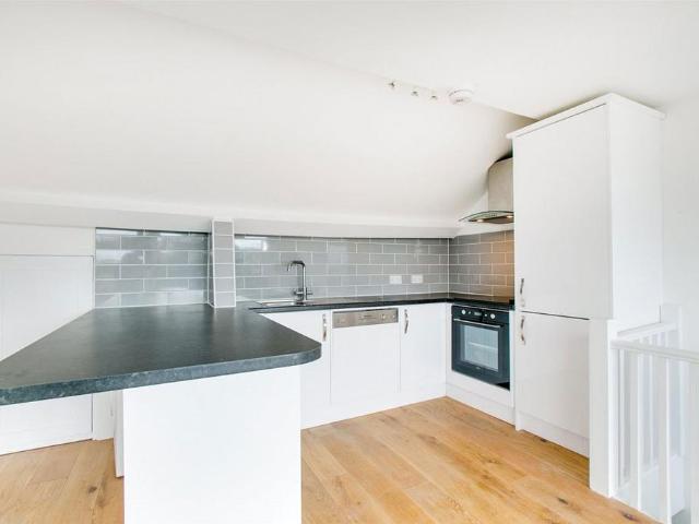 Dawes Road, London SW6 4 bed maisonette to rent £4,750 pcm £1,096 pw