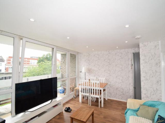 Dawes Road, London SW6, Room to rent, £888 pcm | PrimeLocation