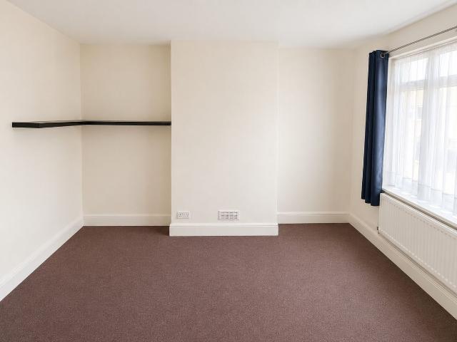 Dawlish Drive, Ilford IG3, Room to rent, £720 pcm | PrimeLocation