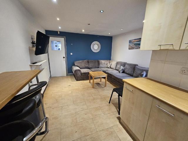 Dawlish Road, Birmingham B29 5 bed semi detached house to rent £2,167 pcm £500 pw