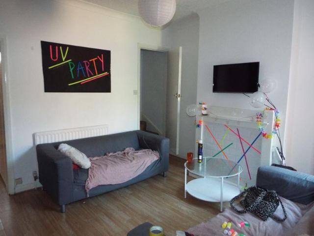 Dawlish Road, Selly Oak, Birmingham. 4 bed terraced house to rent £1,820 pcm £420 pw
