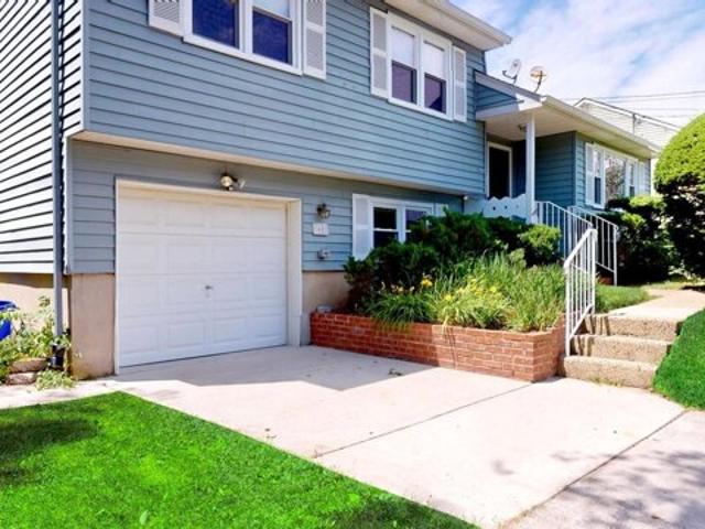 Dawn Dr, Mount Holly, Home For Sale