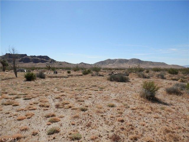 Dawn Rd, Rosamond, CA 93560