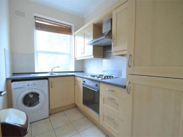 Daws Lane, Mill Hill NW7, 2 bed flat to rent, £1,650 pcm | PrimeLocation