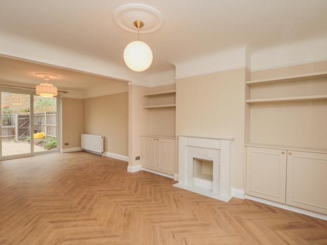 Dawson Road, Kingston upon Thames KT1 3 bed terraced house to rent £3,100 pcm £715 pw