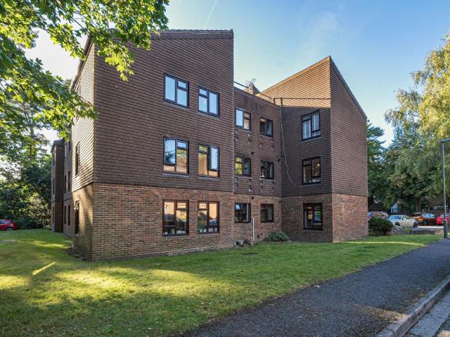 Dawsmere Close, Camberley GU15, 2 bed flat to rent, £1,250 pcm | PrimeLocation