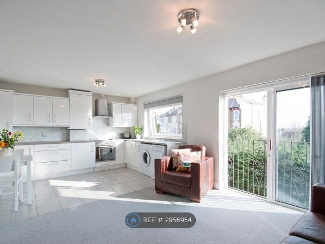 Daytone House, Raynes Park SW20, 1 bed flat to rent, £1,700 pcm | PrimeLocation