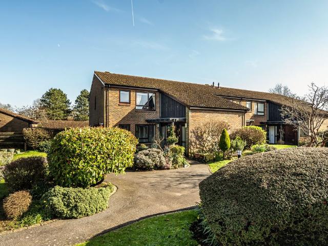 Day Court, Elmbridge Village, Cranleigh GU6, 2 bed flat to rent, £3,500 pcm | PrimeLocation