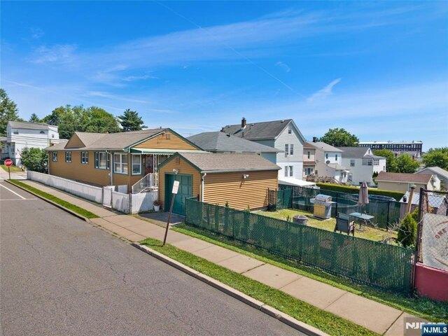 Day St, Clifton, Home For Sale