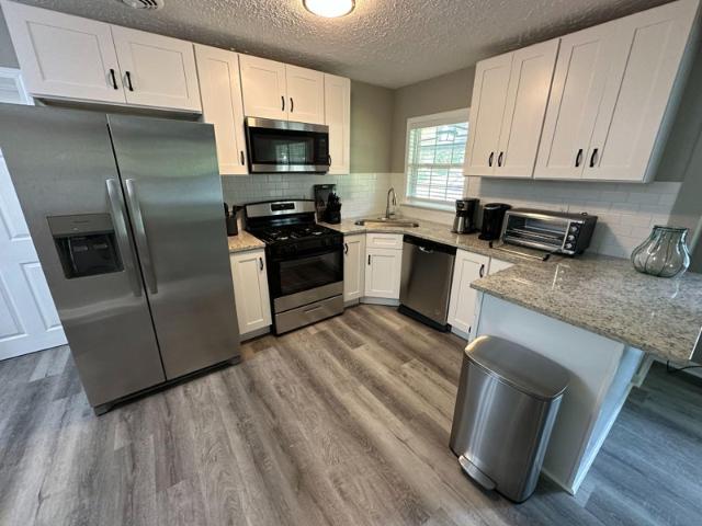 Dbl or Single Occupancy Master Suite | 3 Queen
