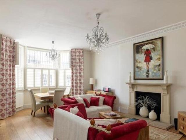 De Vere Gardens, Kensington, 2 Bedroom Flat
