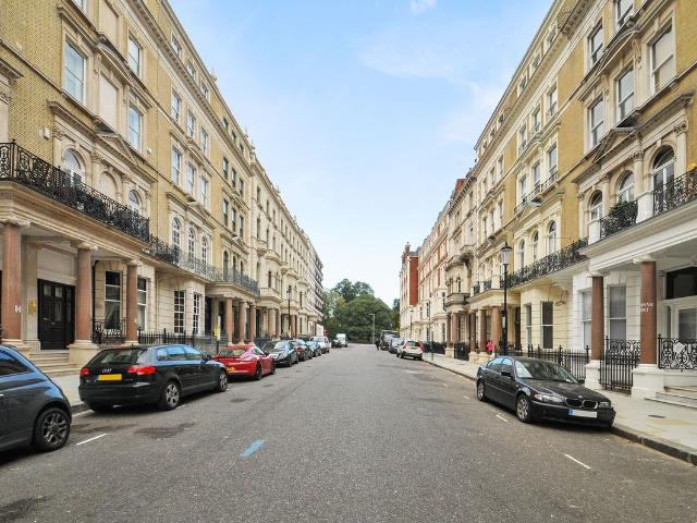 De Vere Gardens, Kensington, Hyde Park SW7, 3 bed flat to rent, £6,000 pcm | PrimeLocation
