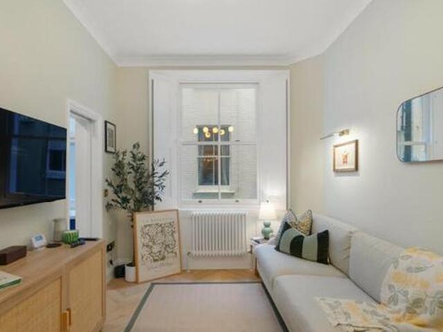 De Vere Gardens, London, Studio Flat For