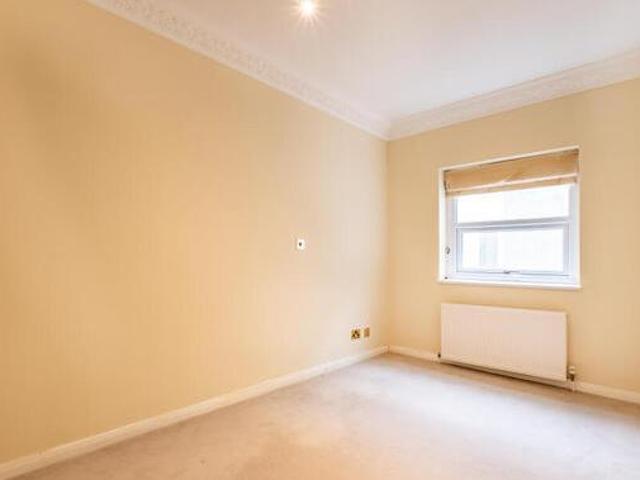 De Vere Gardens, London, 3 Bedroom Flat