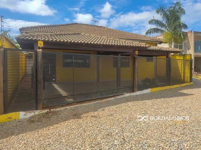 de Chácaras Casa com 4 Quartos completa e ampla com lazer completo