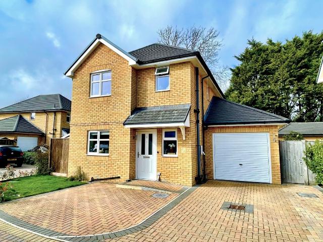 De Clares Close, Pennington, Lymington, Hampshire SO41, 3 bed detached house to rent, £2,250 pcm | PrimeLocation