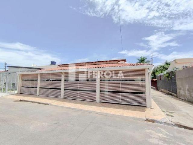 De esquina Reformada 7 garagens Lote 200 metros aceita financiamento QE 32