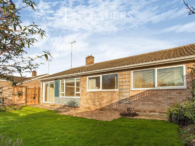 De Freville Road, Great Shelford. 3 bed bungalow to rent £1,550 pcm £358 pw