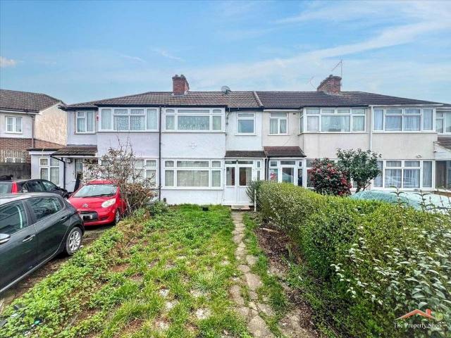De Havilland Road, Edgware 3 bed terraced house to rent £2,300 pcm £531 pw