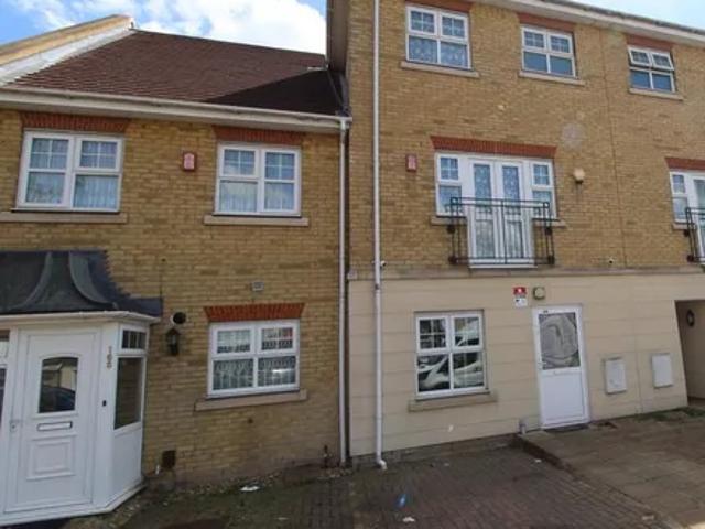 De Havilland Road, London, HA8 5QB, United Kingdom | 5 bed townhouse for rent #140397571 | Rentberry