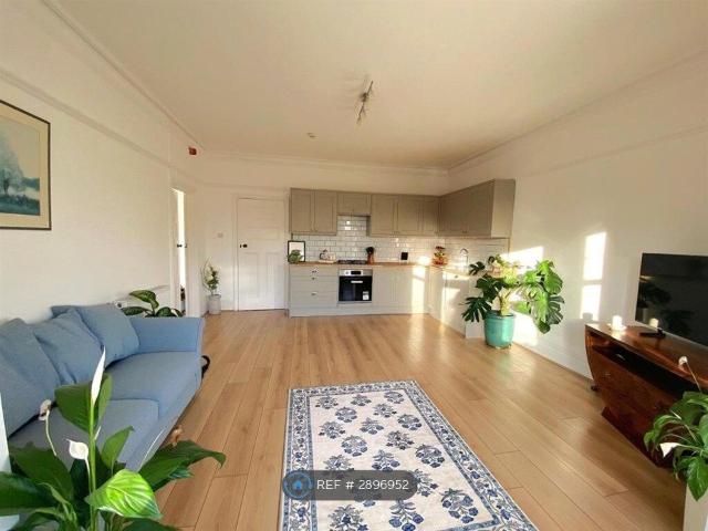 De La Warr Road, Bexhill On Sea TN40, 2 bed flat to rent, £1,300 pcm | PrimeLocation