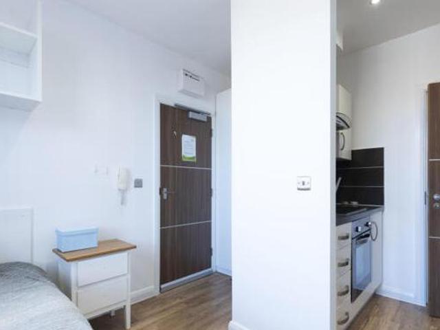 De Montfort Street, Leicester, Studio Flat For