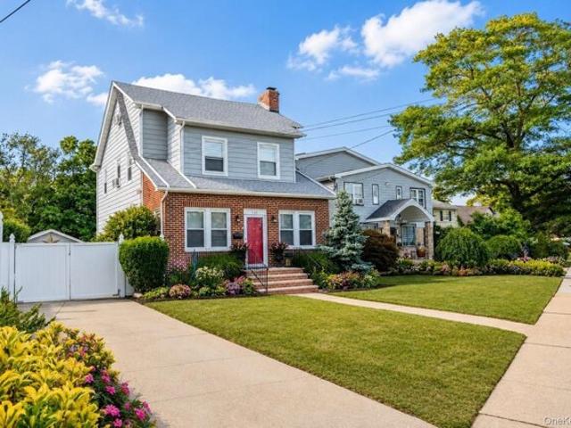 De Mott Ave, Baldwin, Home For Sale