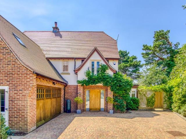 De Redvers Road, Lower Parkstone 4 bed detached house to rent £3,850 pcm £888 pw