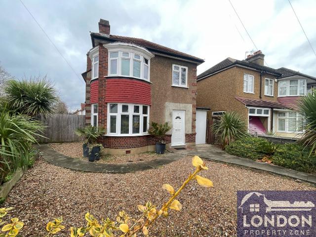 Demesne Road, Wallington SM6, 3 bed detached house to rent, £2,750 pcm | PrimeLocation
